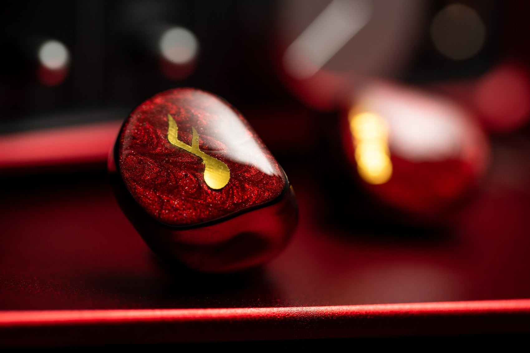 "Scarlet" Mini Universals | FATFreq